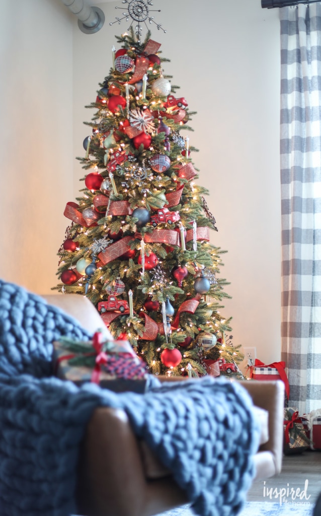 How to Style a Rustic Modern Christmas Tree for Christmas