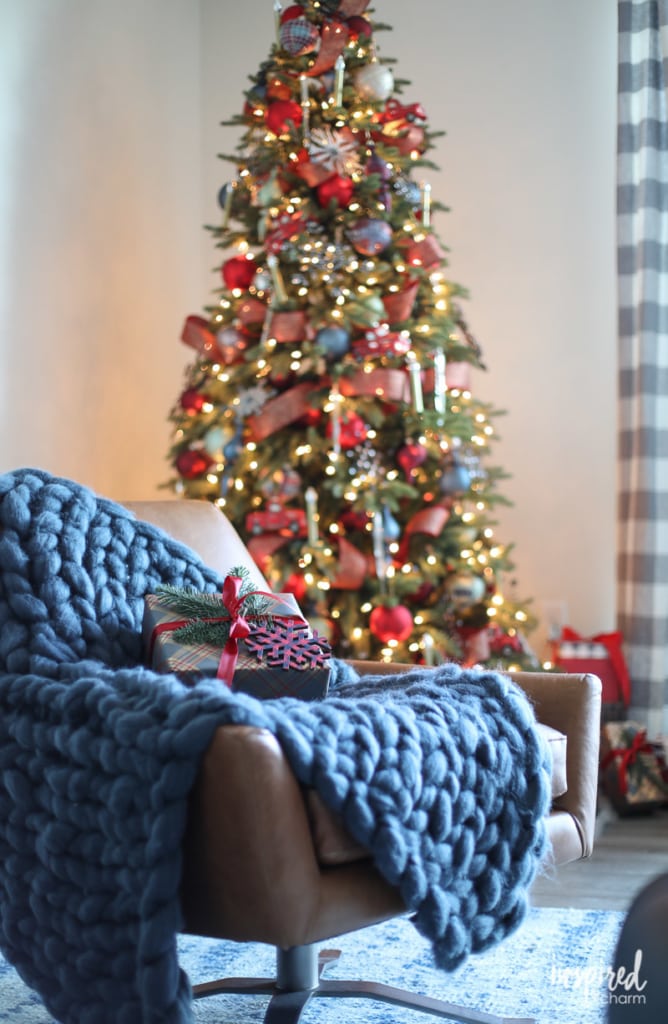 How to Style a Rustic Modern Christmas Tree for Christmas