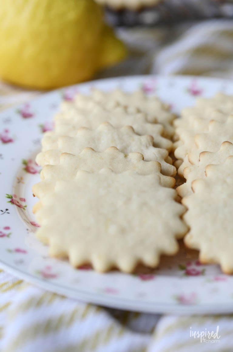 Thin Lemon Cookie Recipe - bright and delicous lemon cookie