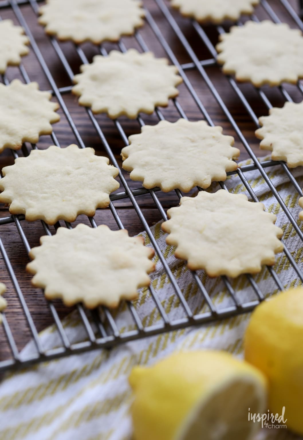 Thin Lemon Cookie Recipe - bright and delicous lemon cookie