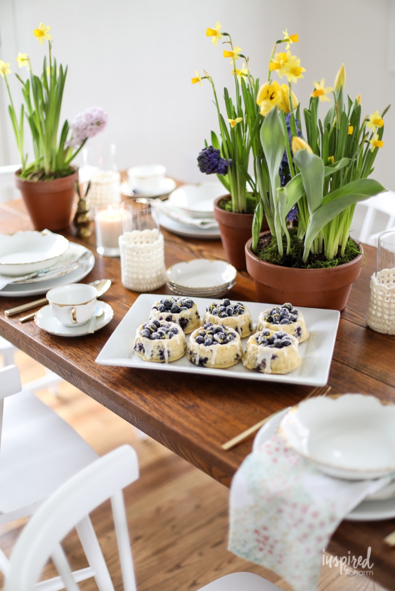 Garden-Inspired Spring Tablescape (How to Style a Dining Table)