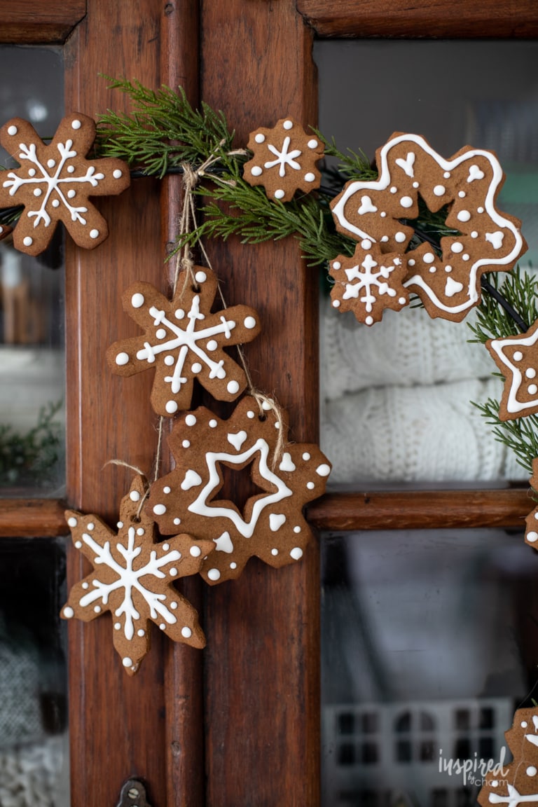 DIY Gingerbread Cookie Wreath - homemade holiday decor idea
