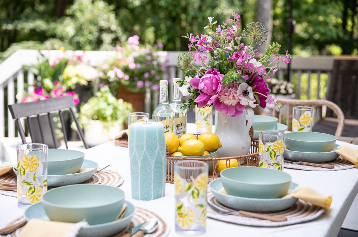 Tips and Ideas for an Outdoor Table Setting - Dining Al Fresco