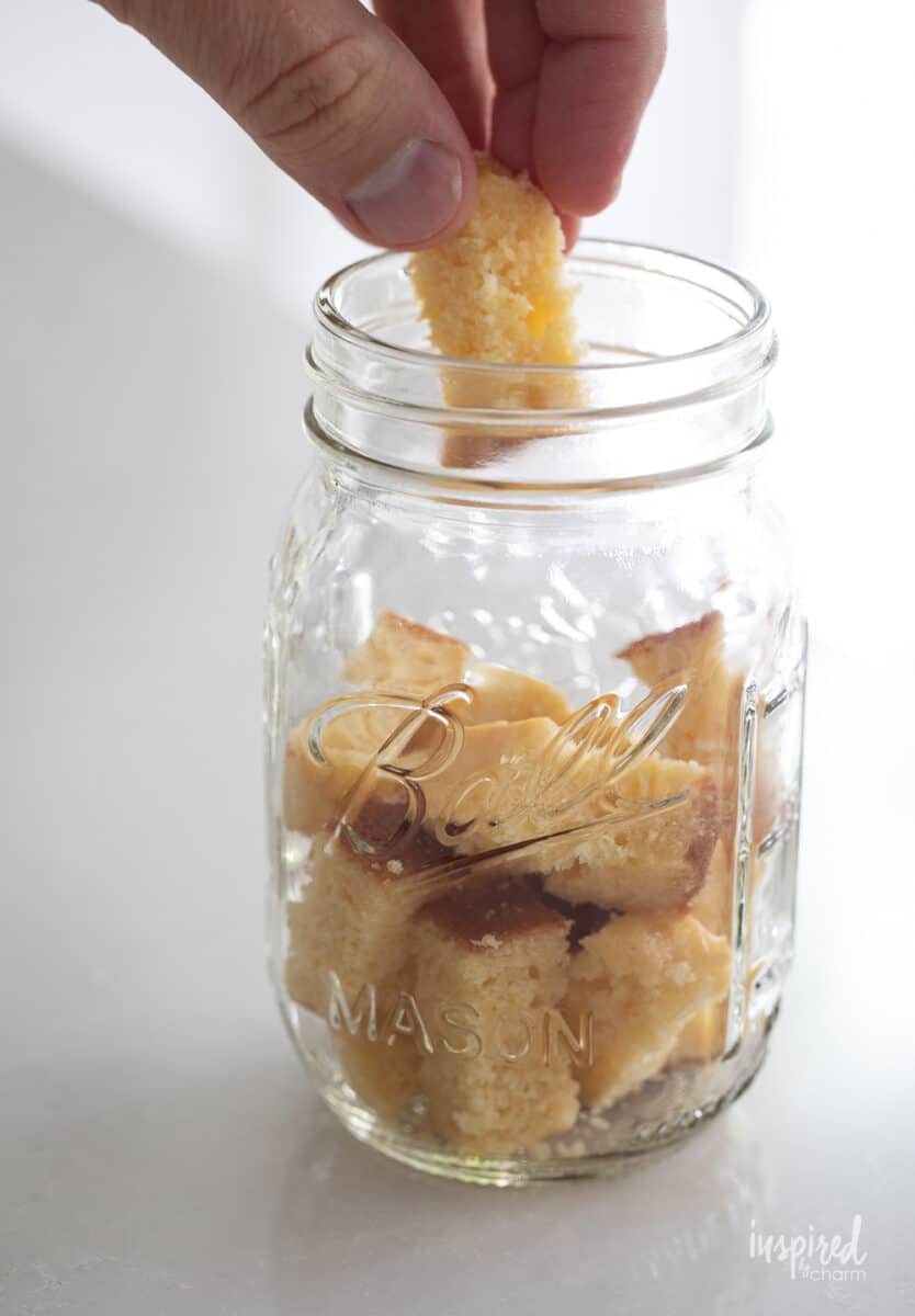 Mason Jar Honey Cakes - adorable cake in a jar dessert recipe